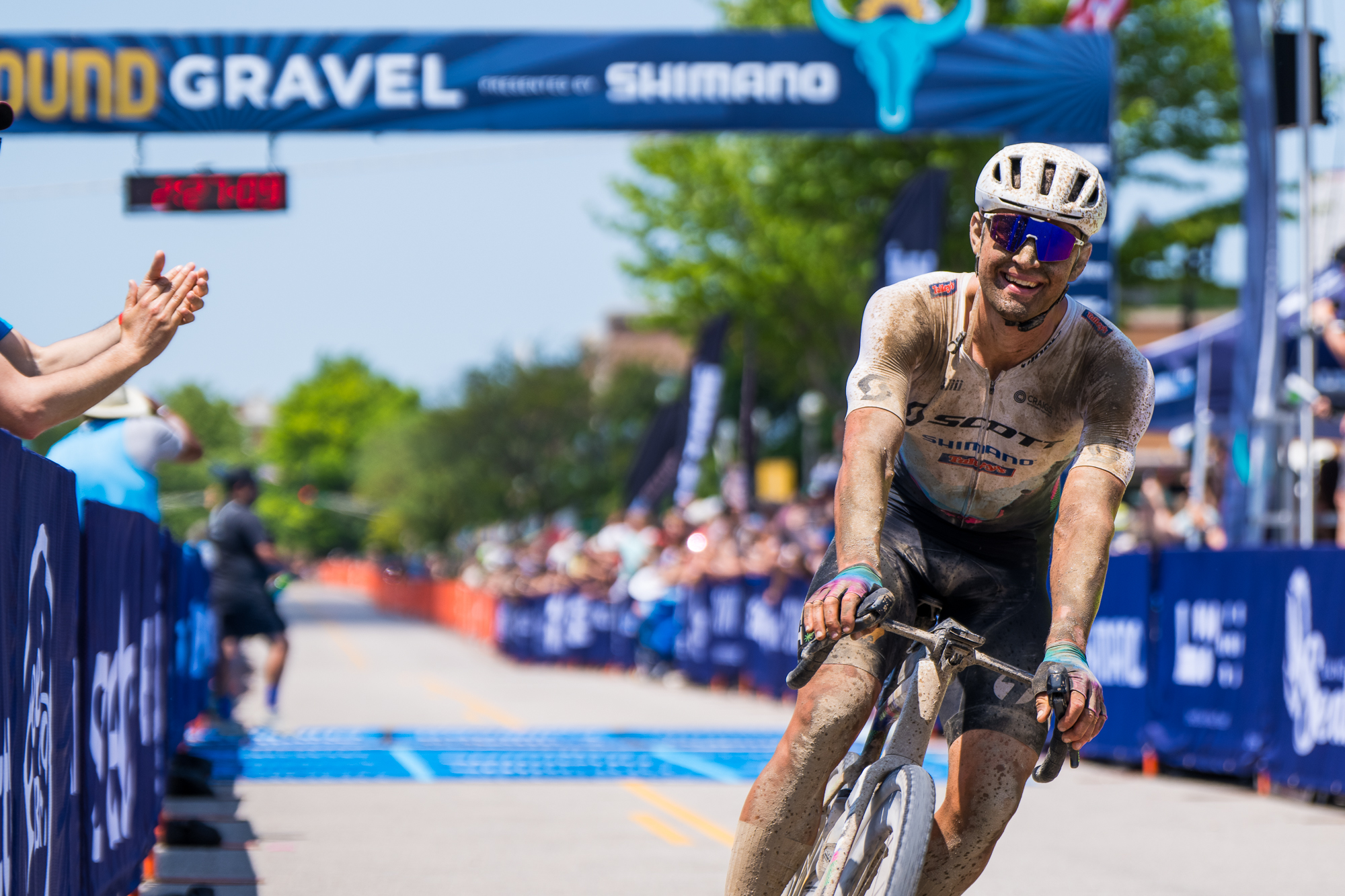 Unbound Gravel Race Day Photos by Kevin Mackinnon - Slowtwitch News
