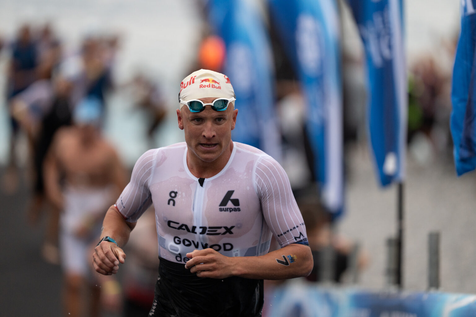 IRONMAN World Championship 2025: Salvisberg Leads Out of Water, Laidlow ...