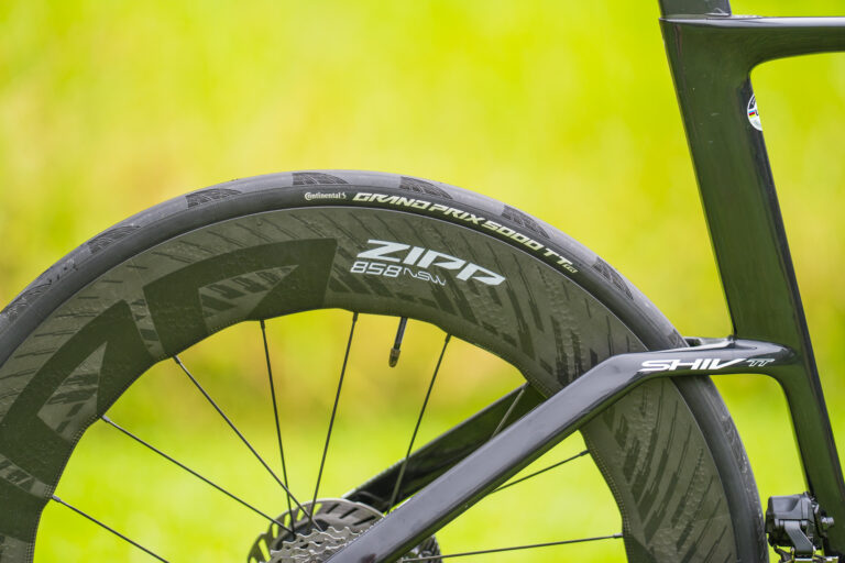 Lotte Wilms Keeps it Simple for Kona With Her Specialized Shiv TT ...